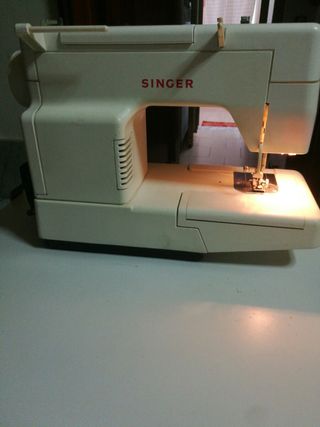 vendo macchina per cucire nuova usata poche volte
