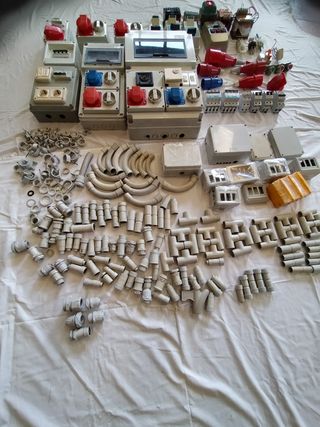 Stock 160 pezzi materiale elettrico