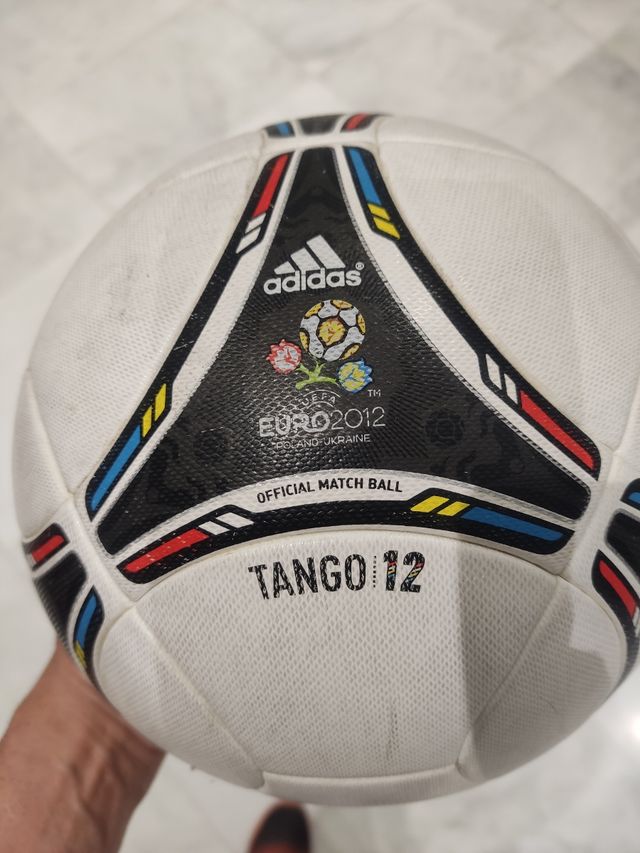 Balón Tango 12 Euro 2012 de segunda mano por 120 EUR en Ponferrada en WALLAPOP