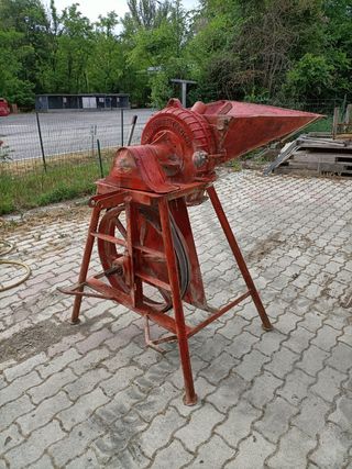 Mulino per granaglie con cardano