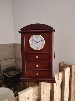 orologio con scomparti