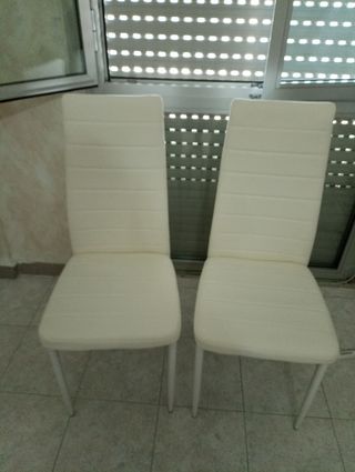 coppia sedie bianche