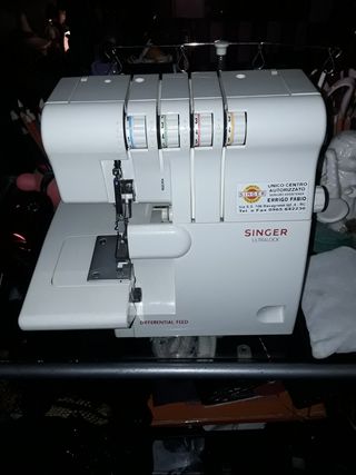 Taglia e cuci Singer 