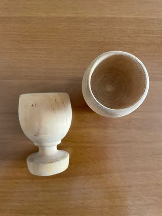 Coppia di portauovo in legno