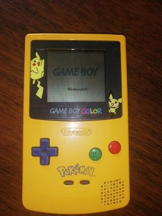 Game boy color Pokemon edición Pikachu de Segunda mano por 85 EUR en A ...