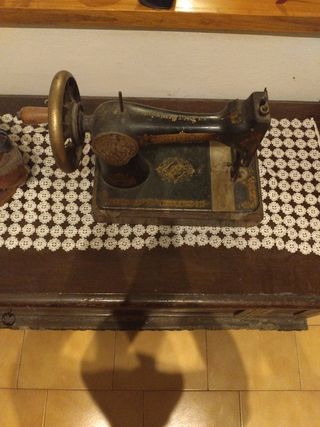 Macchina da cucire SINGER primi anni 1900