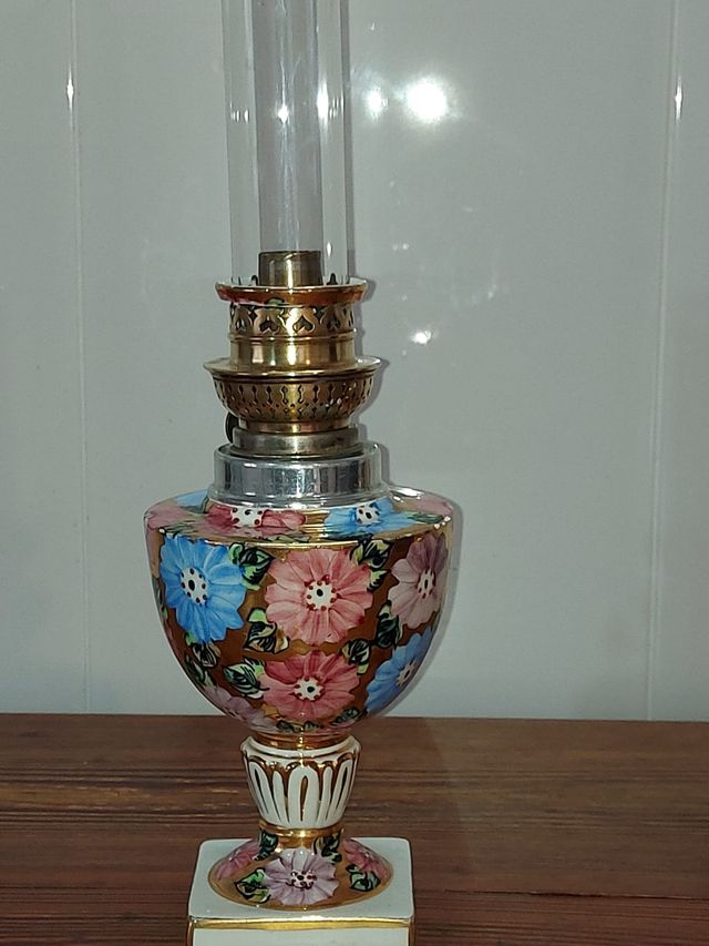 QUINQUE DE PORCELANA CON MECHERO DE BRONCE de segunda mano por 25 EUR ...
