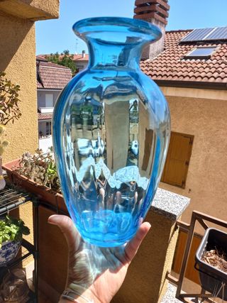 Vaso vintage in vetro soffiato azzurro