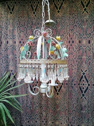 lampadario decorato con rose e murano. Vintage