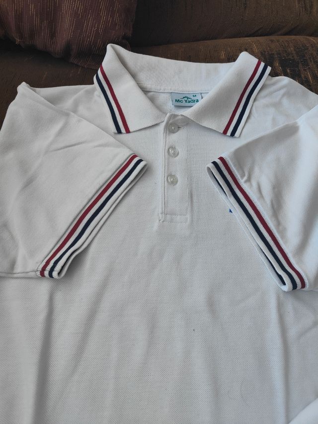 Polos Uniforme La Salle De Segunda Mano Por 10 Eur En Madrid En Wallapop