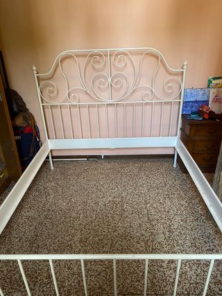 Struttura letto matrimoniale IKEA color panna