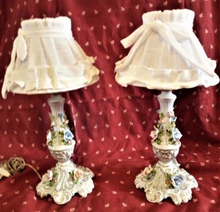 Due ariose lampade in porcellana Capodimonte