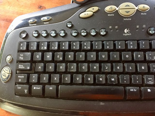 Teclado USB Logitech Y-BN52 de segunda mano por 6,5 EUR en Corbera de ...