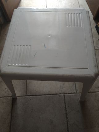 Tavolino di plastica