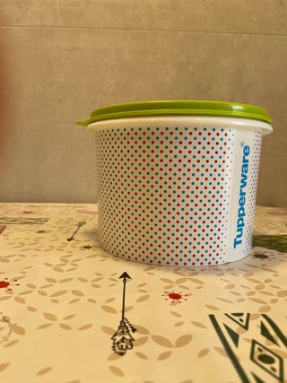 Contenitore media grandezza Tupperware 