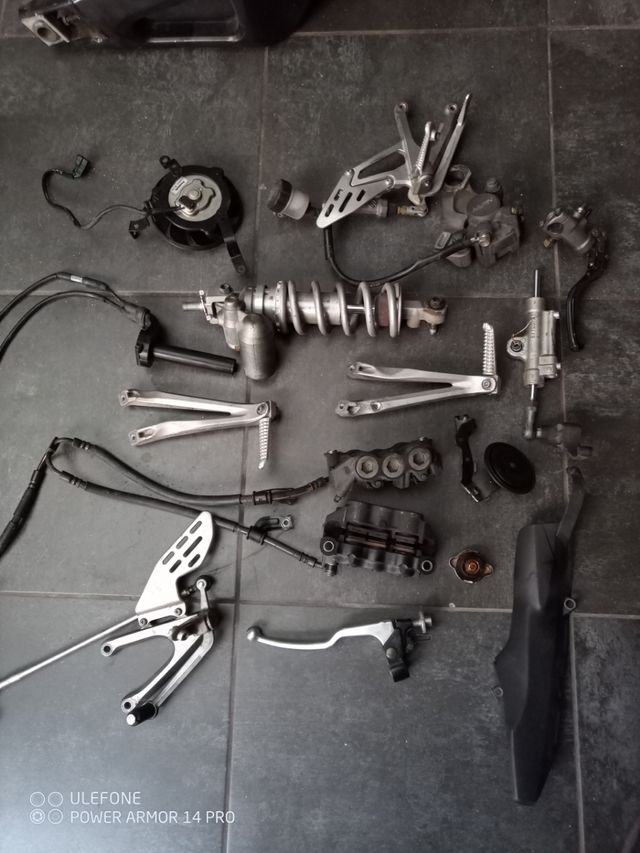 Despiece Yamaha R1 07-08 de segunda mano por 500 EUR en Segorbe en WALLAPOP