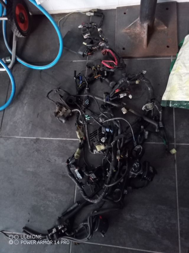 Despiece Yamaha R1 07-08 de segunda mano por 500 EUR en Segorbe en WALLAPOP