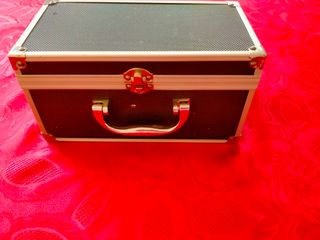 Bauletto porta oggetti con manico e chiusura