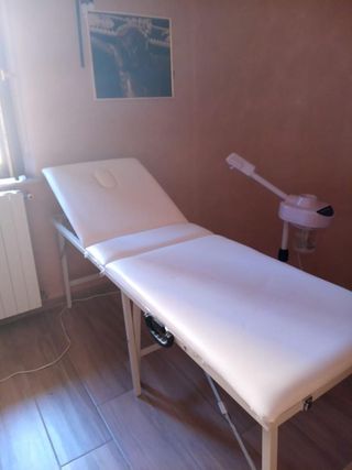 lettino per estetista più vaporizzatore