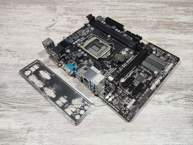 Placa GigaByte GA-H81M-D2V (1150) de segunda mano por 40 EUR en Alfafar ... Placa GigaByte GA-H81M-D2V (1150) de segunda mano por 40 EUR en Alfafar ...