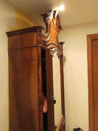 mobile guardaroba antico