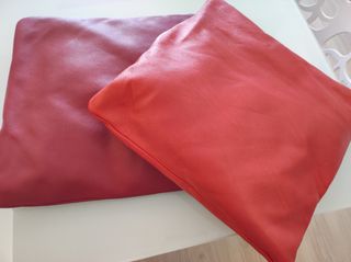 cuscini da divano. in pelle morbida 