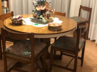 Tavolo rotondo allungabile con 6 sedie