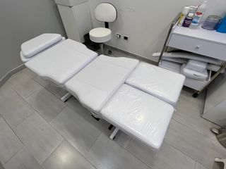 Sgabello con ruote e poltrona reclinabile