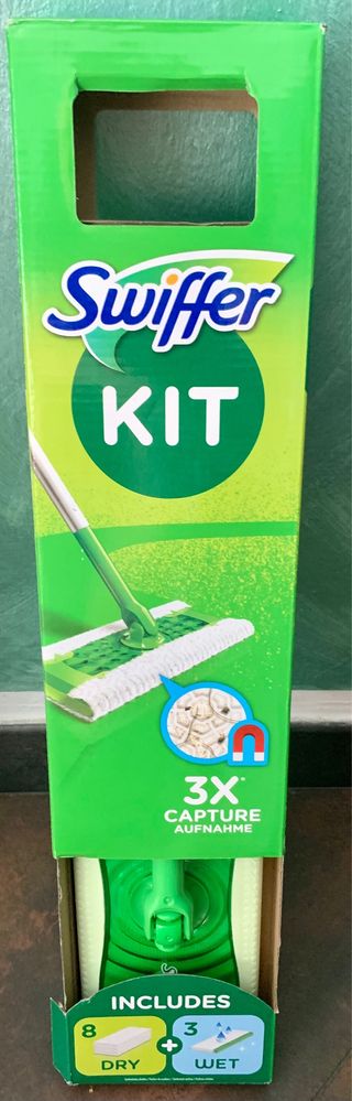 Swiffer kit scopa più 8 panni dry e 3 panni wet