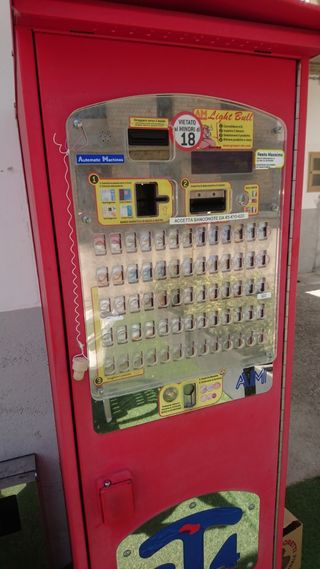 Distributore di sigarette tabacchi