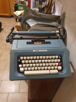 macchina da scrivere olivetti 46