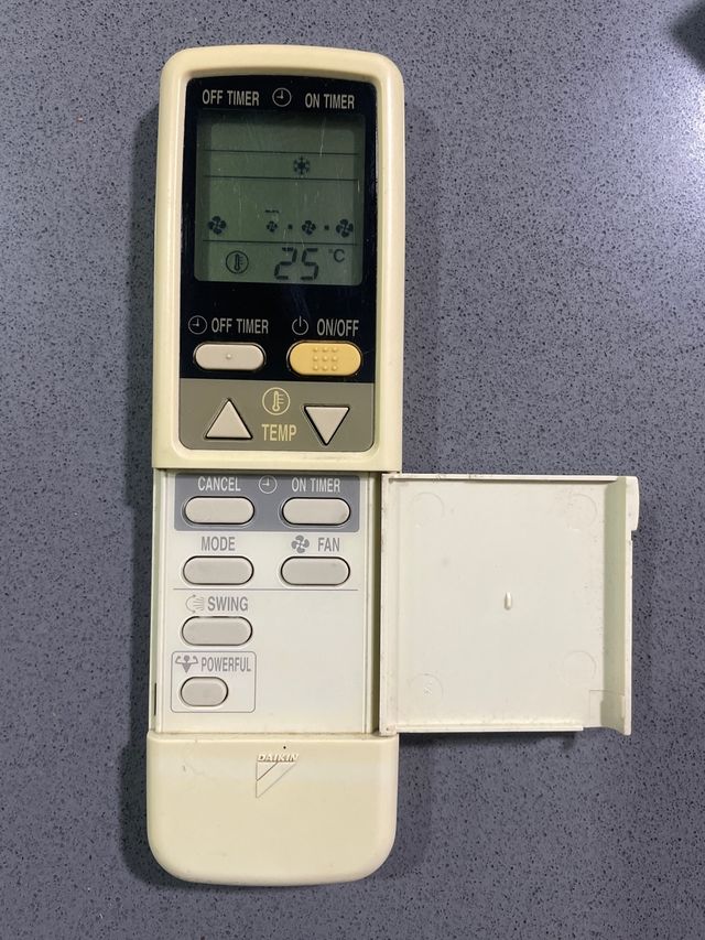 Mando Daikin tapa !! de segunda mano por 10 EUR en Valencia en WALLAPOP