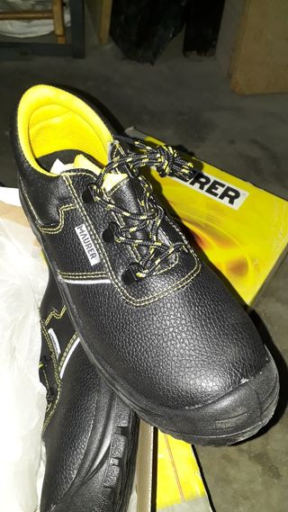scarpe antifortunistiche nuove