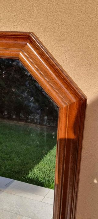 Specchio costruito artigianalmente. 