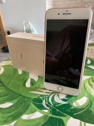 IPhone 8 Plus Oro rosa de segunda mano por 200 EUR en Salt en WALLAPOP
