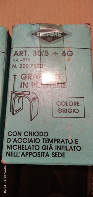 Fermacavo con Chiodo