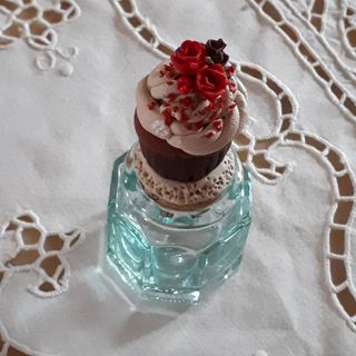 Barattolo in vetro con tappo decorato in FIMO 