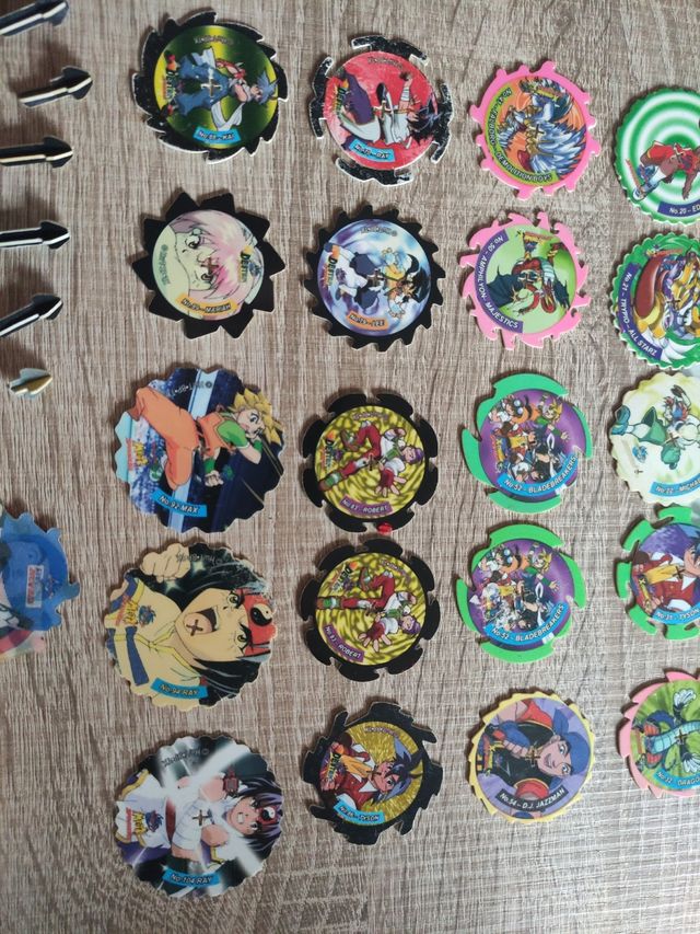 Lote 31 tazos spinners beyblade de segunda mano por 35 EUR en ...