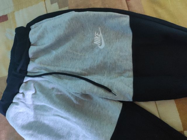 Nike Tech Fleece Gris Y Negro De Segunda Mano Por 50 Eur En Madrid En Wallapop