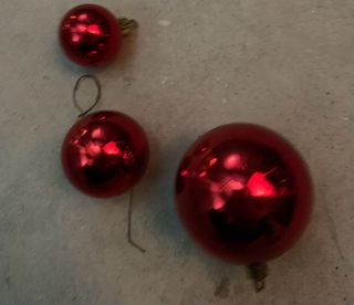 Palline rosse per decorare l'albero 