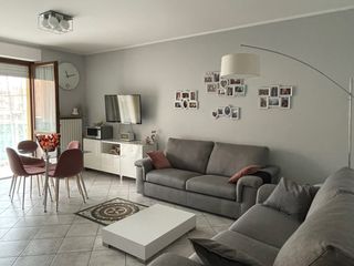 N.2 divani poltrone e sofà 