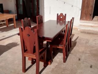 vendo tavolo da pranzo e sedie con vestisedie