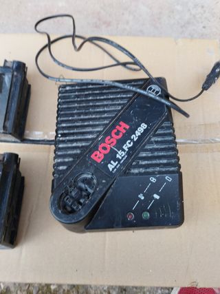Bosch caricabatterie con 2 batterie