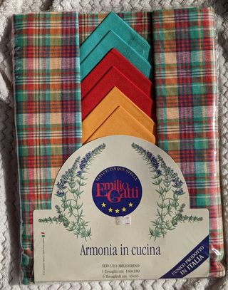 Tovaglia con tovaglioli 