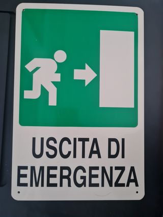 Cartelli-segnaletica-uscita-emergenza in vendita in Lavoro e servizi in ...