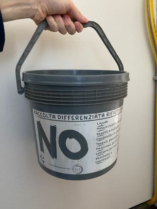 Cesto in plastica con manico 