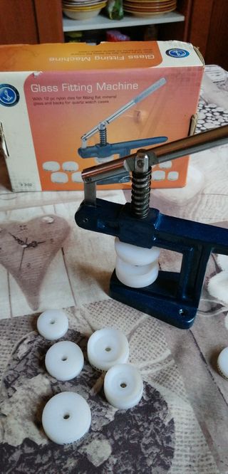 macchina per chiusura e vetro orologi 
