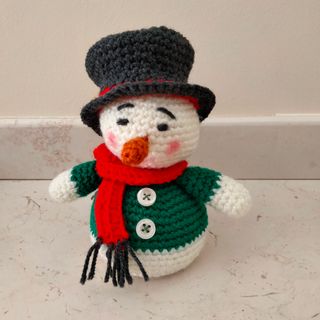 pupazzo di neve amigurumi 