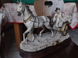 Statua capodimonte carrozza con cavallo