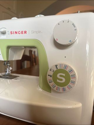 Macchina da cucire elettrica Singer Simple